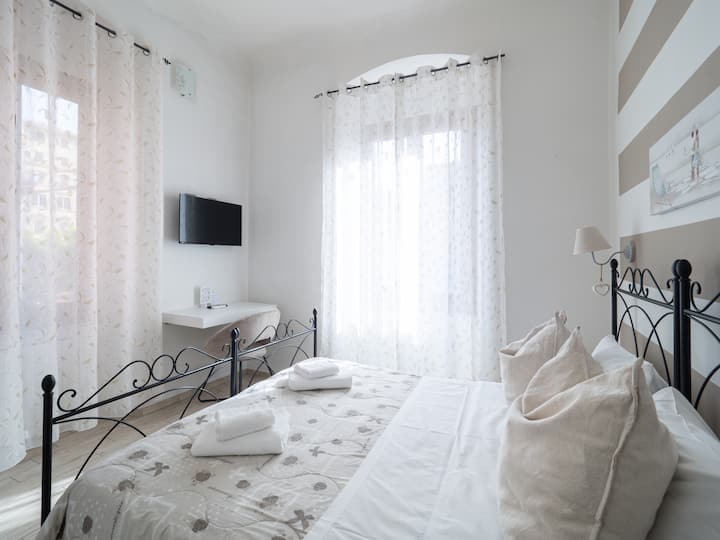 Lunamar Triple Room 2 Private Bathrooms 1 Floor - La Spezia