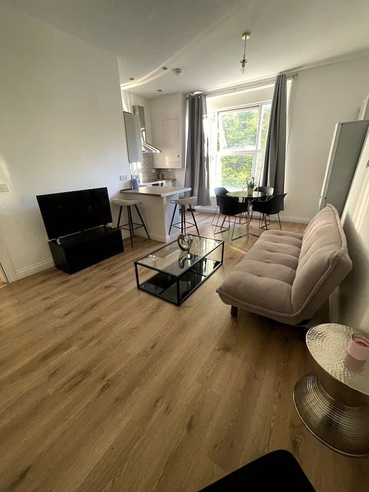 Cosy 3 Bedroom Flat In Chatham - Gillingham