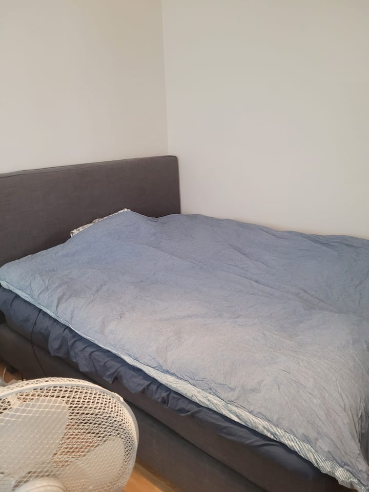 White And Open Flat With 7 Beds - Malmö
