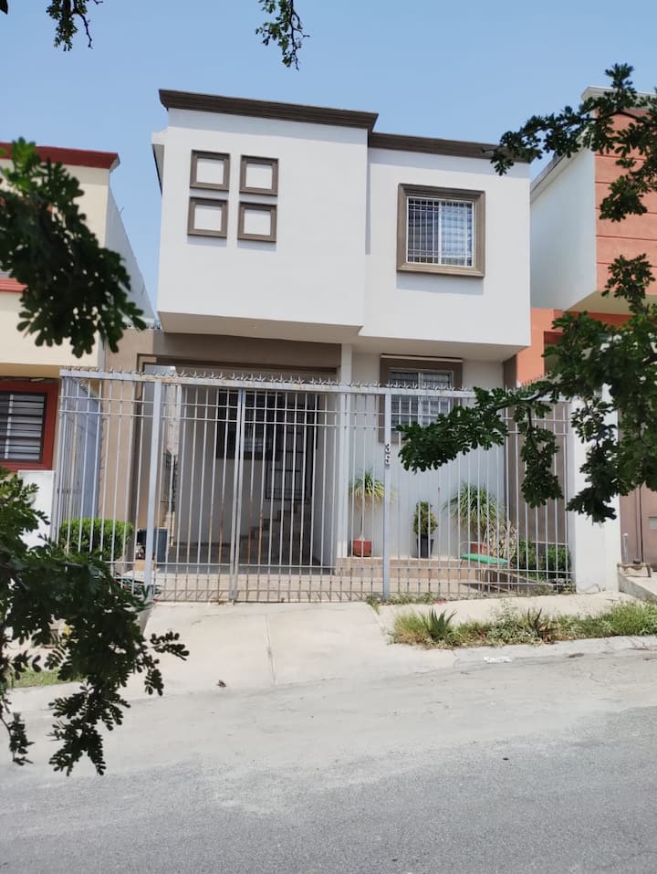 Casa Habitación Con 3 Recamaras - Monterrey