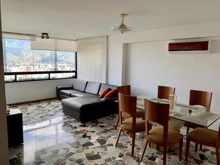 Cómodo Y Amplio Apartamento Cerca De Las Mercedes - Caracas