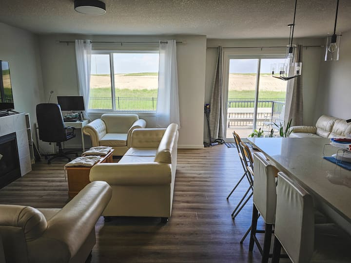 #2 Private Room With Mountain View - Cochrane