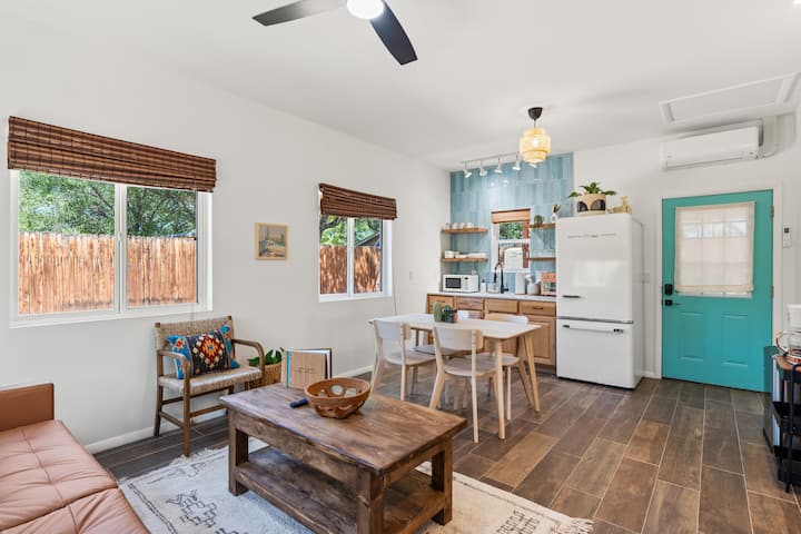 Old Town Charm: La Chuparosa, Authentic Nm Casita - アルバカーキ, NM