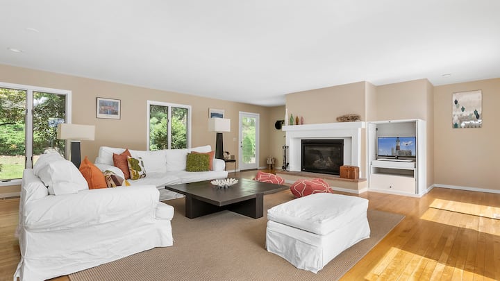 Large Heated Pool, Games Room, Private Bay Beach Access, Gardens, Kid-friendly - Sag Harbor, NY