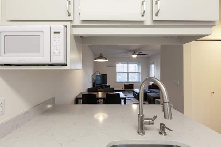 New Remodel, 1 Br, 2 Bathrooms, Sleeps 4, Downtown - Hood River, OR