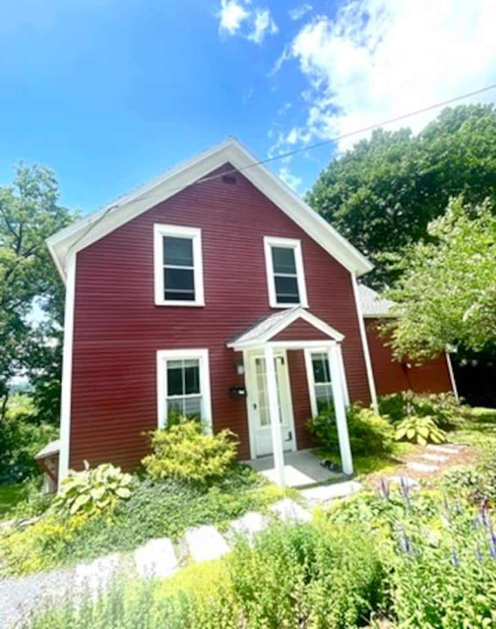Bright Middlebury Village House, Minutes To Campus - Middlebury, VT