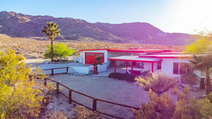 The Desert House Getaway - Twentynine Palms, CA