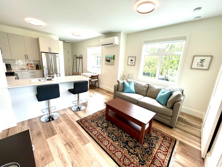 Cadboro Bay Getaway - Oak Bay