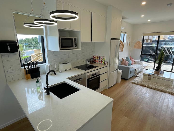 Modern Townhouse Sleeps 6 - Auckland