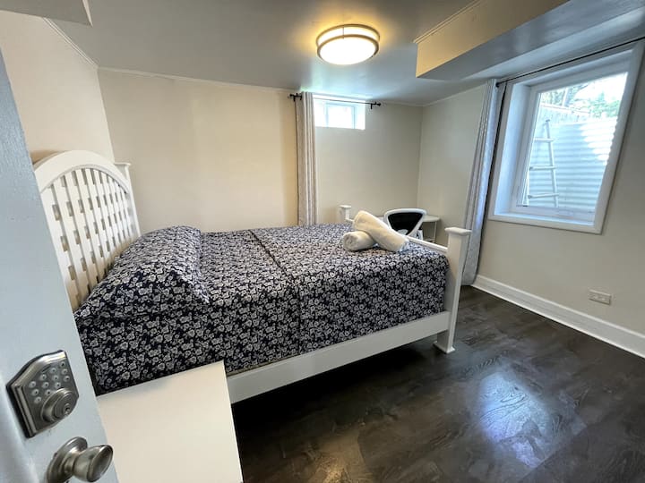 Aurora House • Basement Room # 5 (Queen Bed) - Aurora, IL