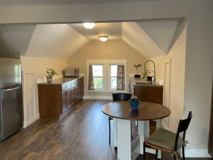 1-bedroom Suite In Awesome B & B - Forest Grove, OR