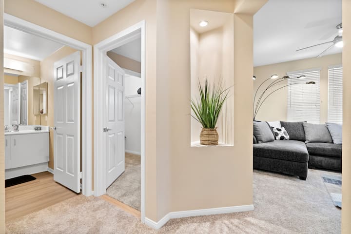 Spacious & Beautiful 2bd/2ba! 5 Mins To Disney! - Anaheim, CA
