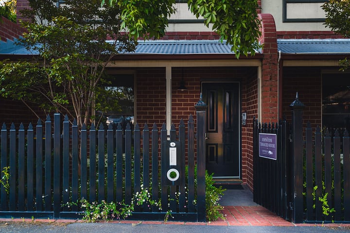 Johnstone Terrace, ​Winner Of 2012 Hia Award For Best Villa Development.gorgeous Luxury House. - Castlemaine