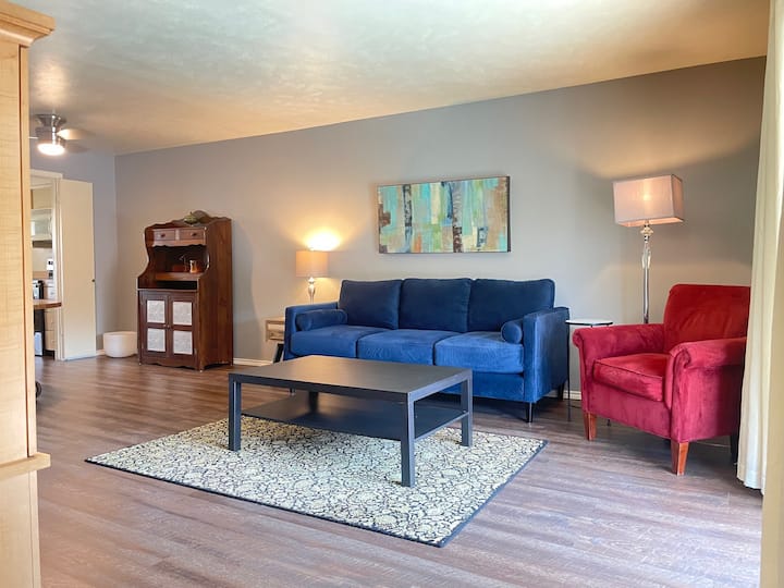 Clean, Quiet, Balcony, Washer And Dryer, Pool View - Dallas, TX