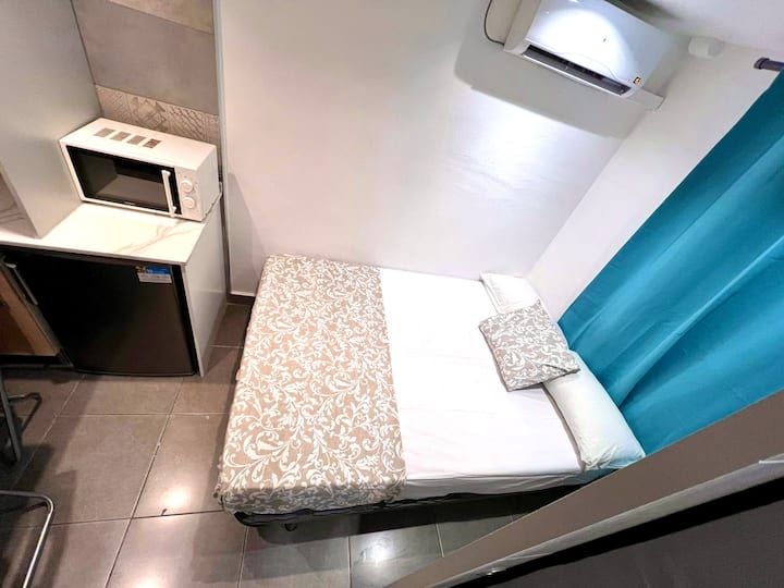 1 Suite Con Baño Privado. Junto Al Metro C21 - Cornellà de Llobregat