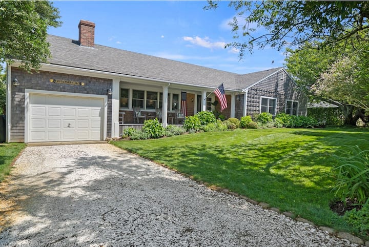 Cliffside Home Moments To Town! - Nantucket, MA