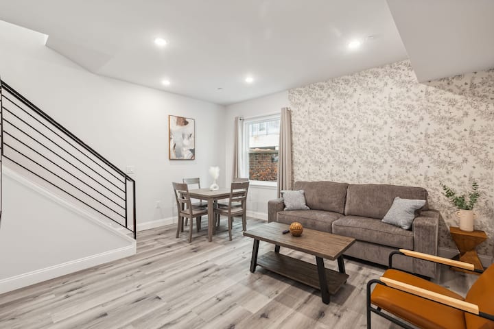 Sal | 1br/1.5ba 2-story Apt At Conv Ctr | Sleep 4 - Upenn, Philadelphia