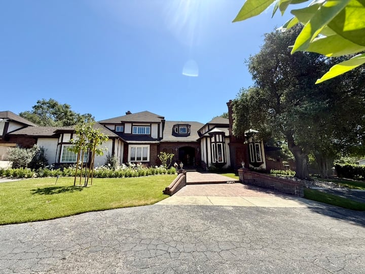 Room At A Big Mansion In Glendora. - San Dimas, CA
