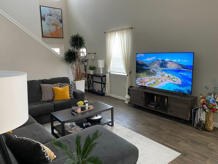 2br Secluded Upstairs Retreat - Austin, TX