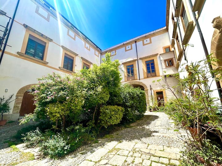 Cortile Resuttano Apartment - Centro Storico - Palermo, Italy