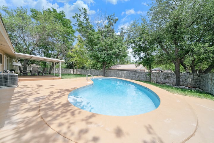 Sa Central  3-bedroom Home With Pool & Game Room - San Antonio, TX