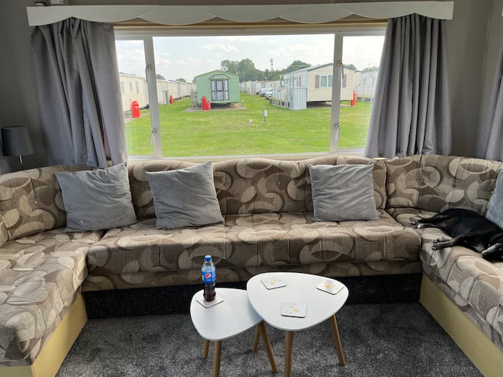 Lin Caravan - Sutton on Sea
