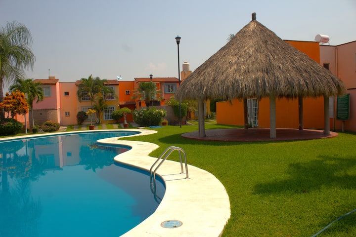 Hermosa Casa Con Ac Y Alberca - Estacas