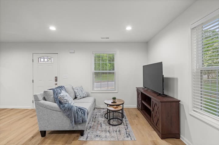 Light & Bright 3br 2ba Kings Mountain Home - Crowders Mountain State Park, Kings Mountain