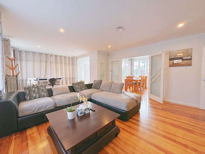 Charming Spacious 4 Br House - Lower Hutt