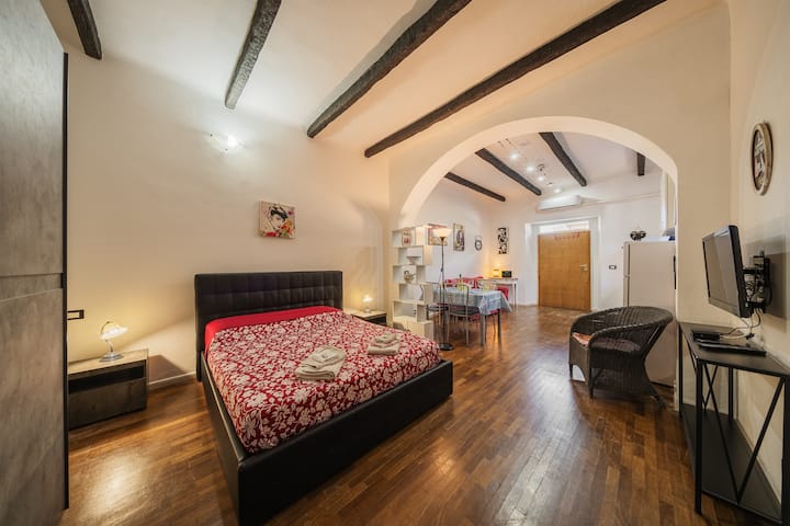 Studio/openspace à 17min à Pied De La Gare Central - La Spezia