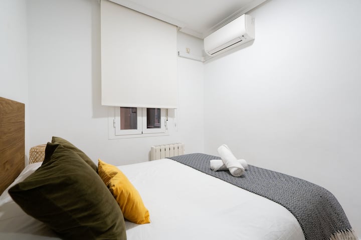 Iii. Apt. On Gran Vía – Perfect For Couples! - Chamartín