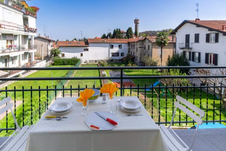 Camelia 24 - Comodo Bilocale Rinnovato Per 4 Pers - Arona, Italy