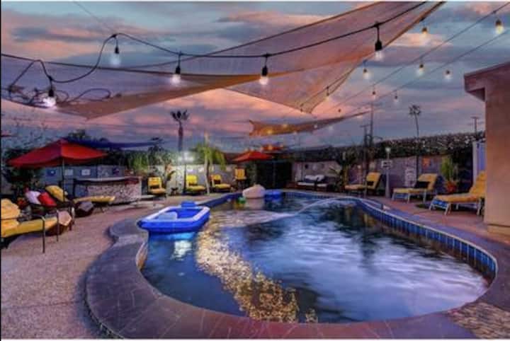 Near Scottsdale Choose Kings Or Twins Sleeps 18 - Tempe, AZ