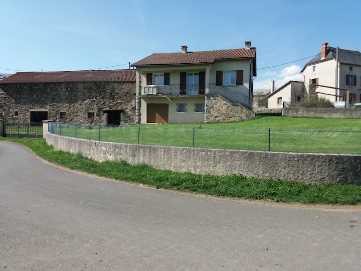 Maison Des Années 80 Rénovée - Cantal