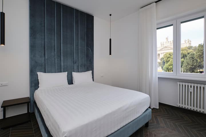 (Colosseo) Camera Superior Al Centro Di Roma - Rome