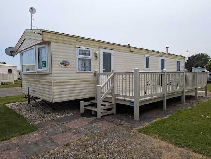 8 Birth Caravan Butlins Skegness - Skegness