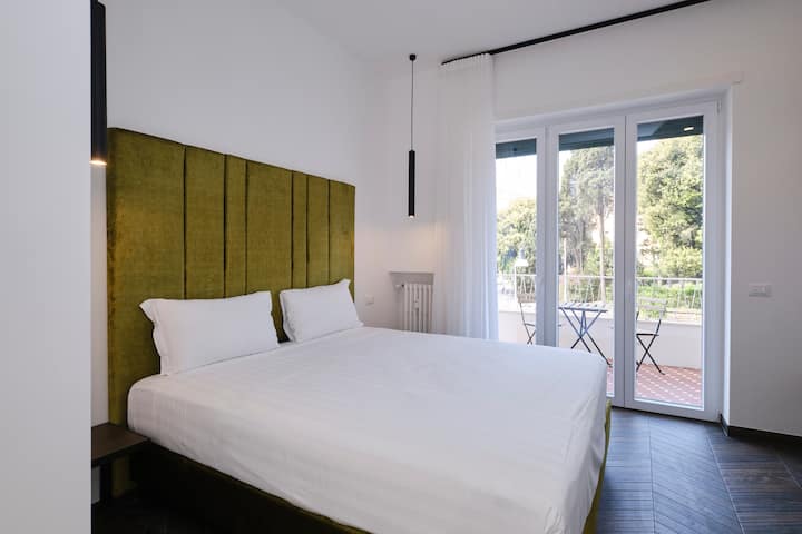 (Colosseo) Camera Superior Con Balcone - Rome