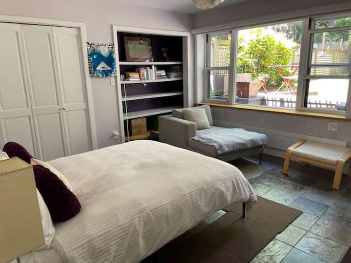 Spacious/quiet One Bedroom Garden Apt - West New York, NJ