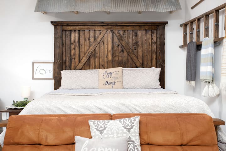 Amarillo Country Cottage - Amarillo, TX