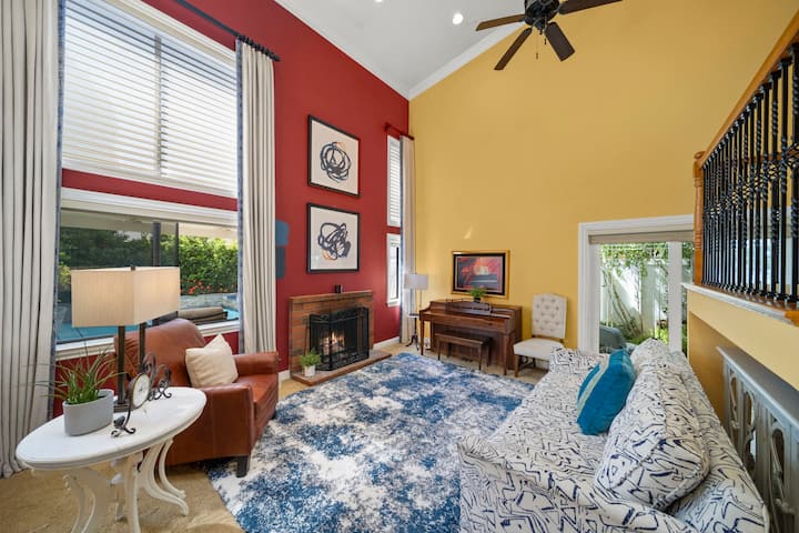 164 Cheerful Valencia Home W/ Pool - Santa Clarita, CA