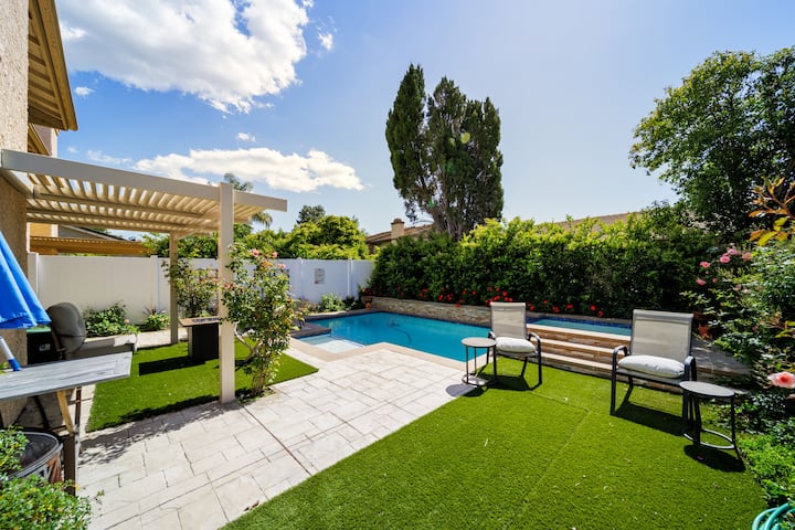 164 Cheerful Valencia Home W/ Pool - Santa Clarita, CA