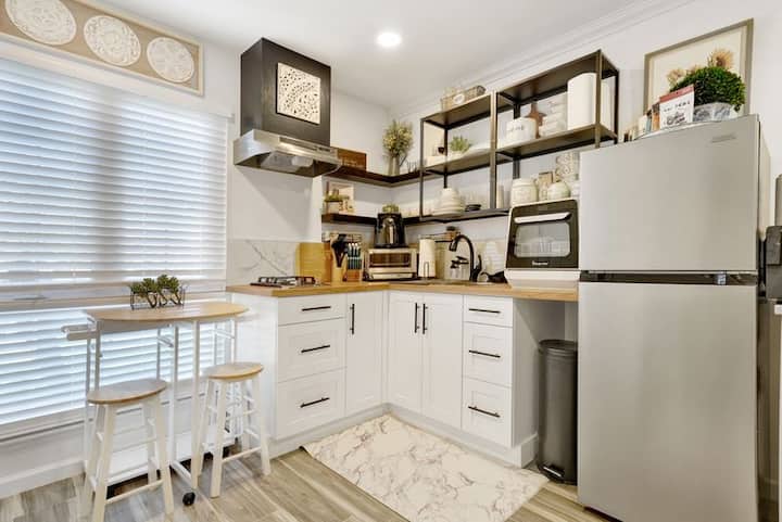 Cottage In Huntington Beach - Fountain Valley, CA