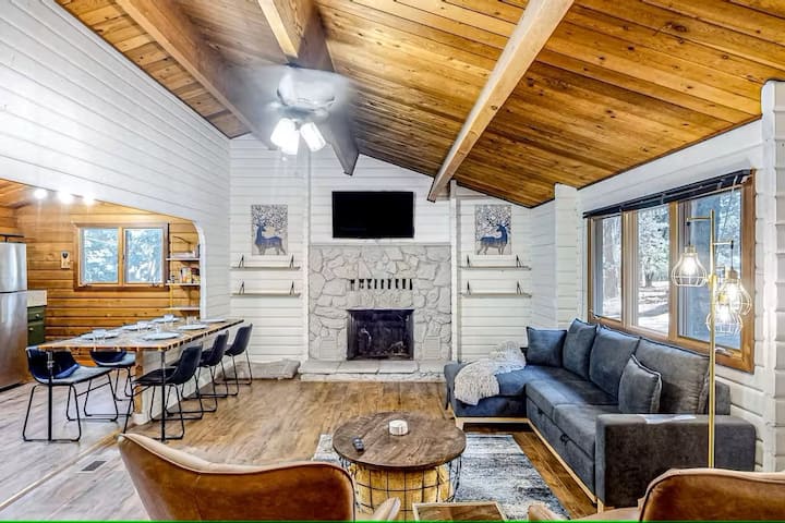 Rollins Lake Cabin Hot Tub Great Outdoor Space - Alta Sierra, CA
