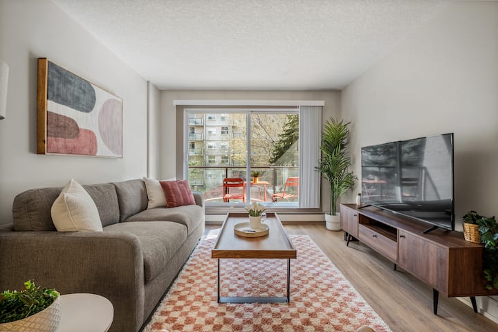 Parking & Gym! | Downtown | Peaceful & Trendy - Mount Royal University