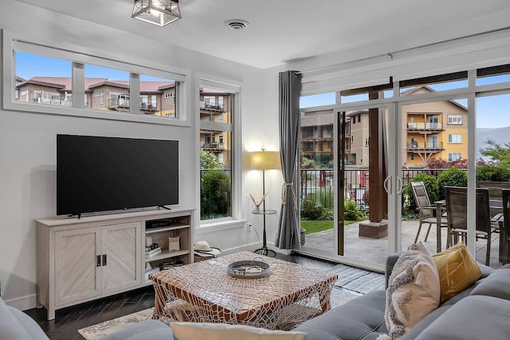 Poolside With Private Beach - West Kelowna