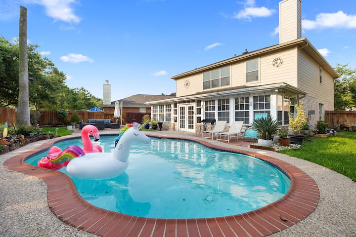 Escape Haven: Pool, Backyard Bliss, Sunroom - Richmond, TX