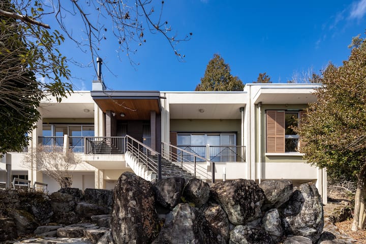 標高500m奇跡の絶景を独り占めの天空の大豪邸！サウナや食事オプションもあり - Ena