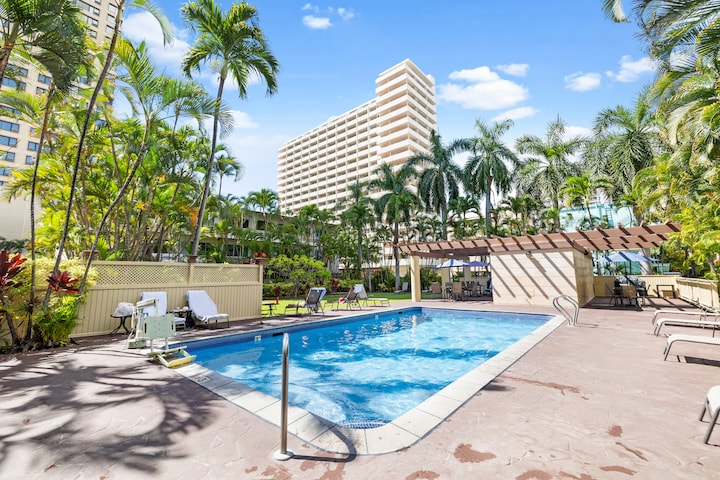 Upgraded Boutique Stay – Pool & Sauna In Waikiki - Honolulu, HI