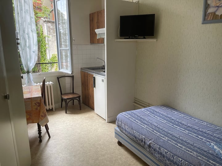 N° 16 Sur Jardin Douche Commune - Néris-les-Bains