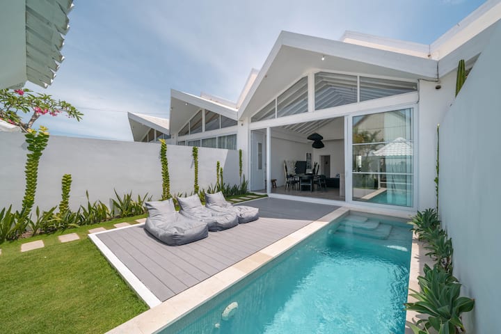Sandy Shores Villa 3 : Modern 3br Villa In Canggu - Kuta